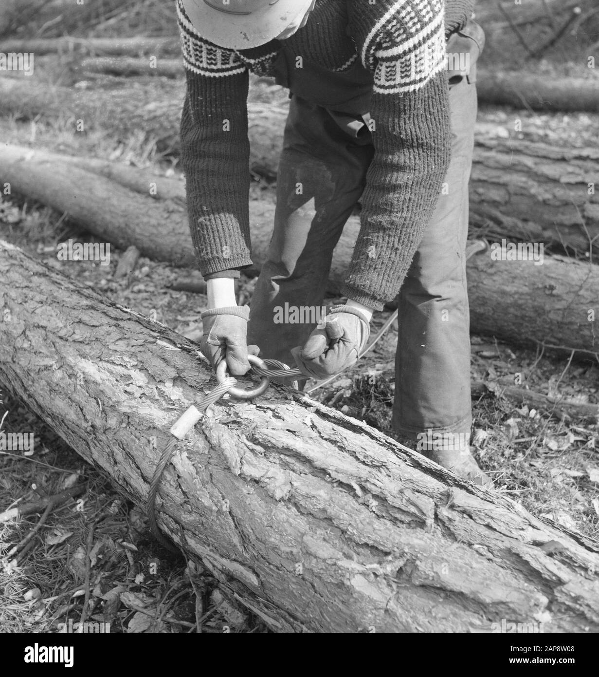 Tying cables hi-res stock photography and images - Alamy