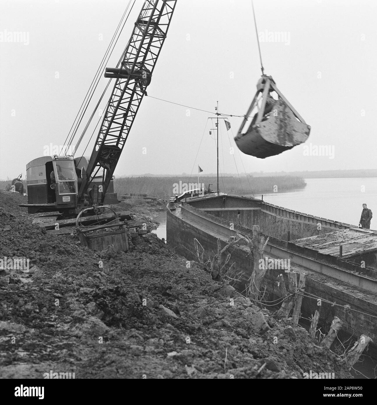 boats, workers, draglines, work Date: undated Location: Biesbosch ...