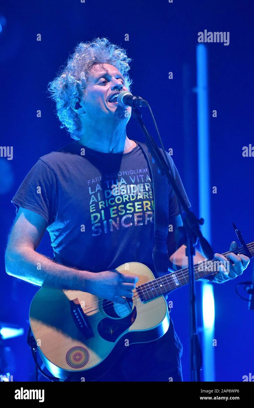 Napoli, Italy. 21st Jan, 2020. The Italian singer Niccolò Fabi performs ...