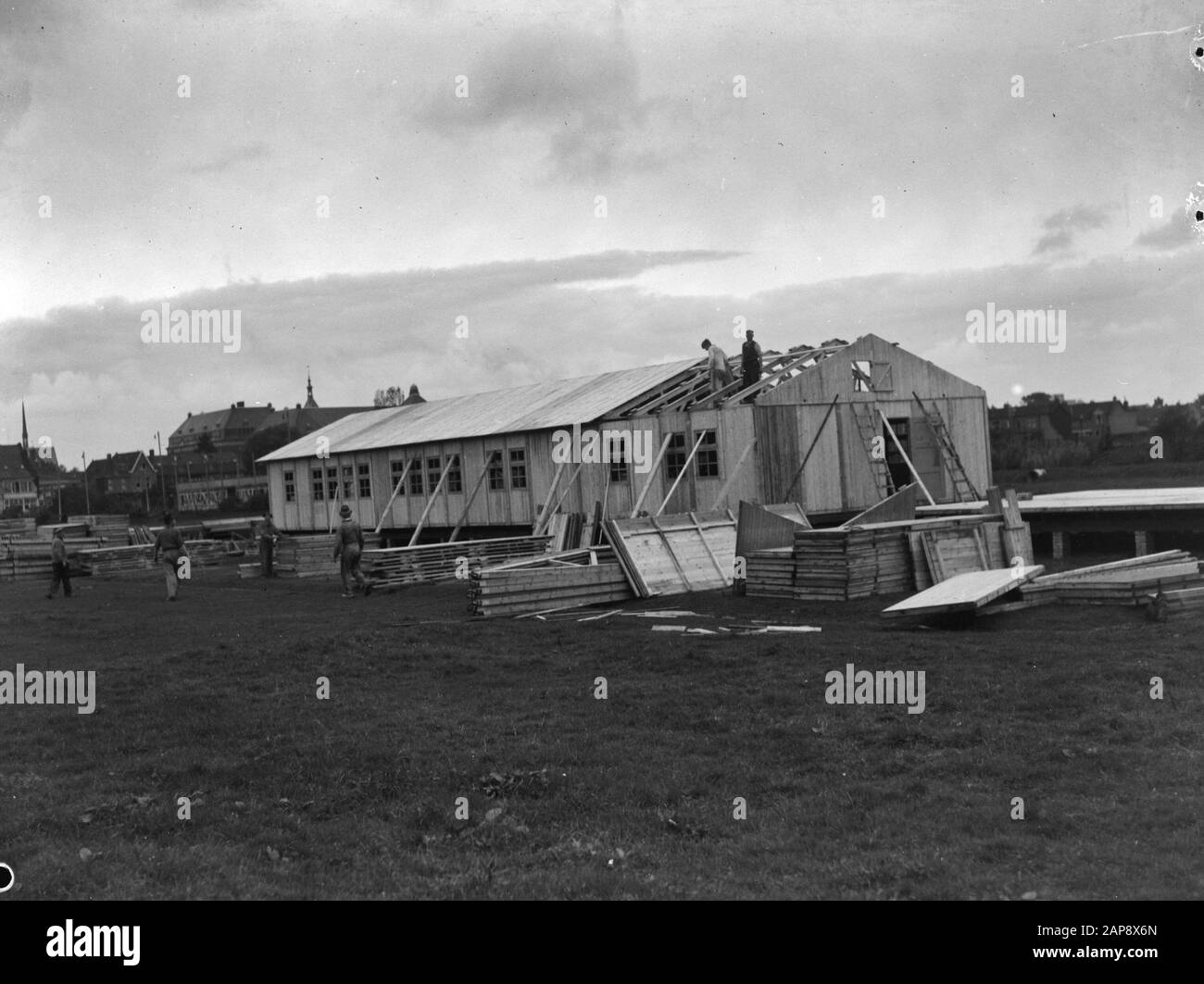 Recovery: Barakkenbouw Delft Description: Construction of emergency ...