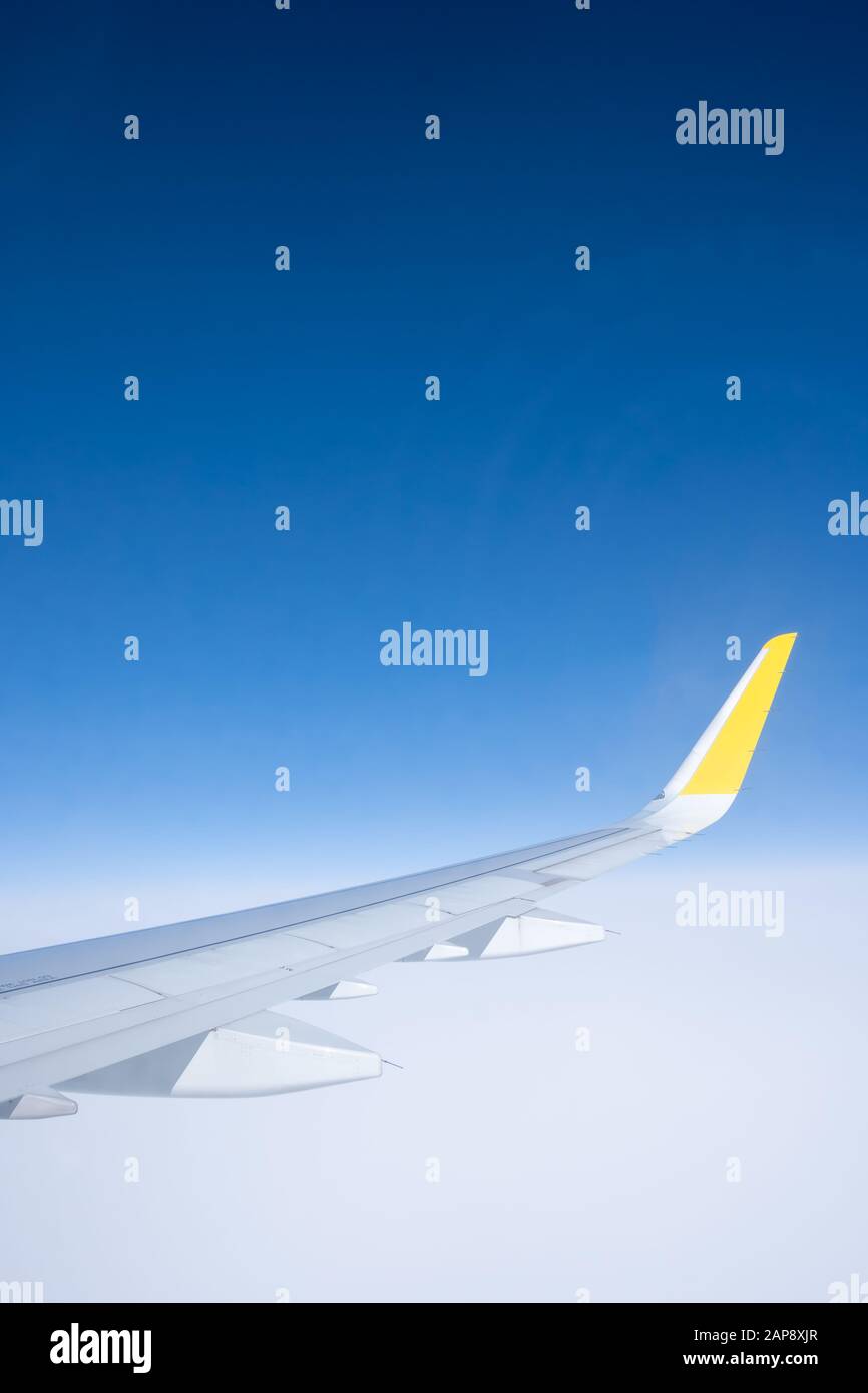 White plane wing hi-res stock photography and images - Alamy