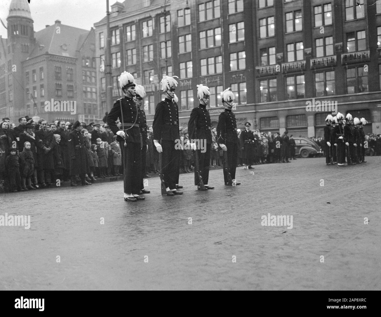 December 1946 hi-res stock photography and images - Alamy