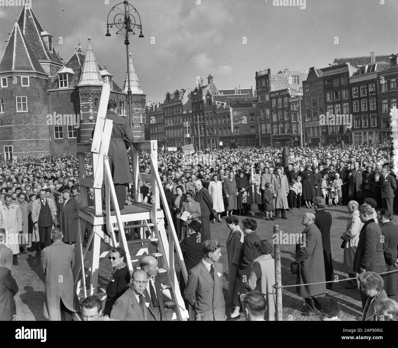 12 october 1952 hi-res stock photography and images - Alamy