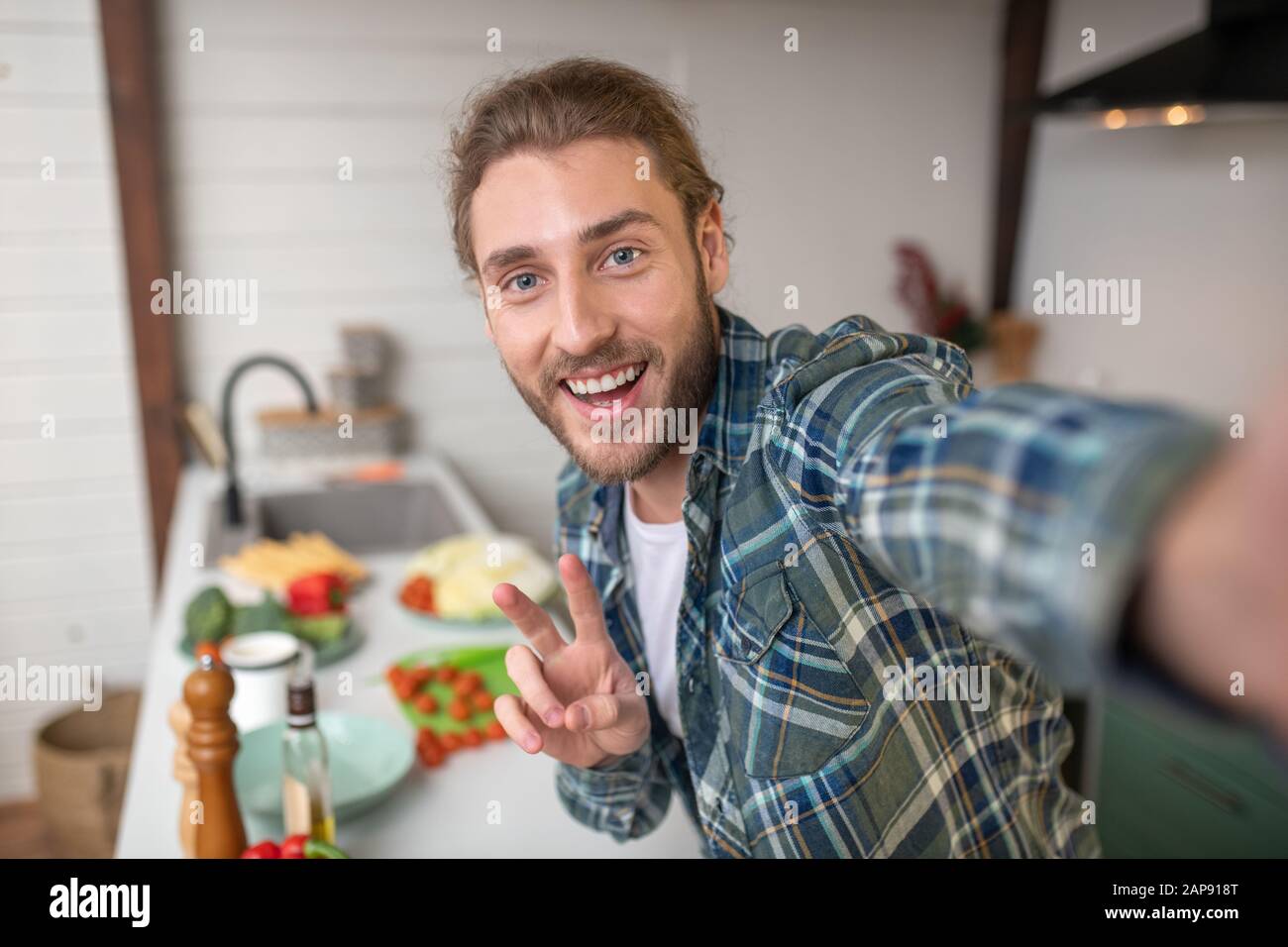 Man food blogger making hi-res stock photography and images - Alamy