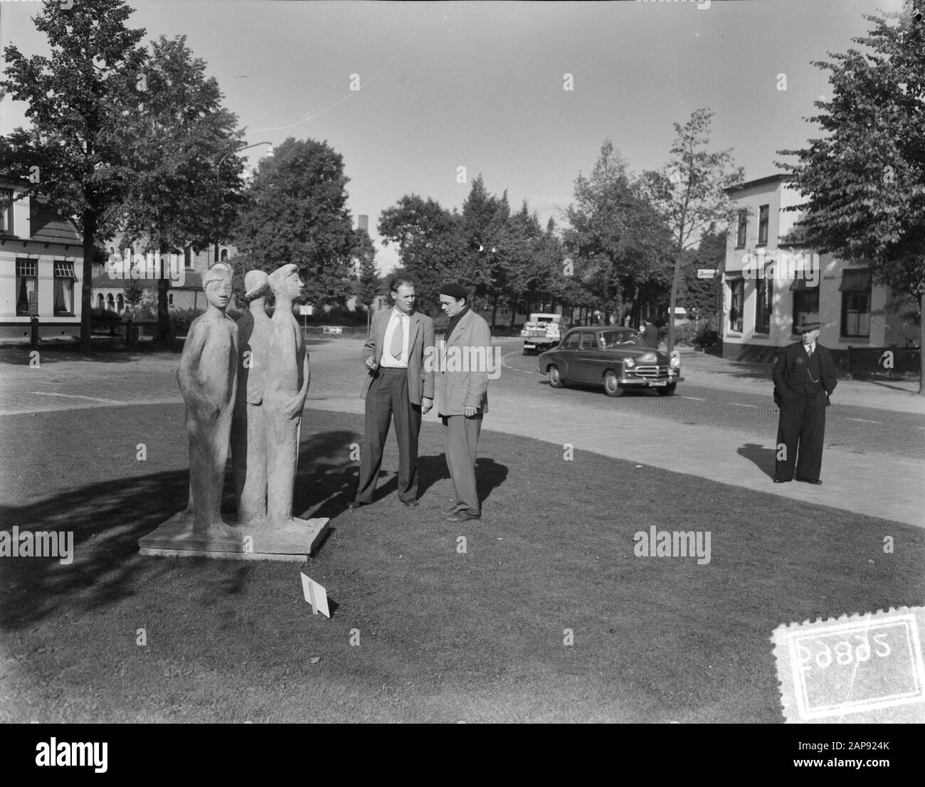 Community and neighborhood groups Black and White Stock Photos & Images ...