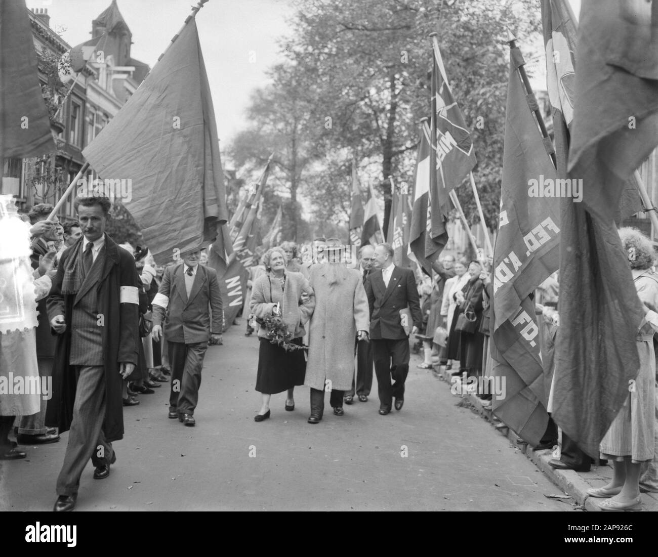 Jan van Zutphen 90 years. Huling Description: [The birthday boy walks ...