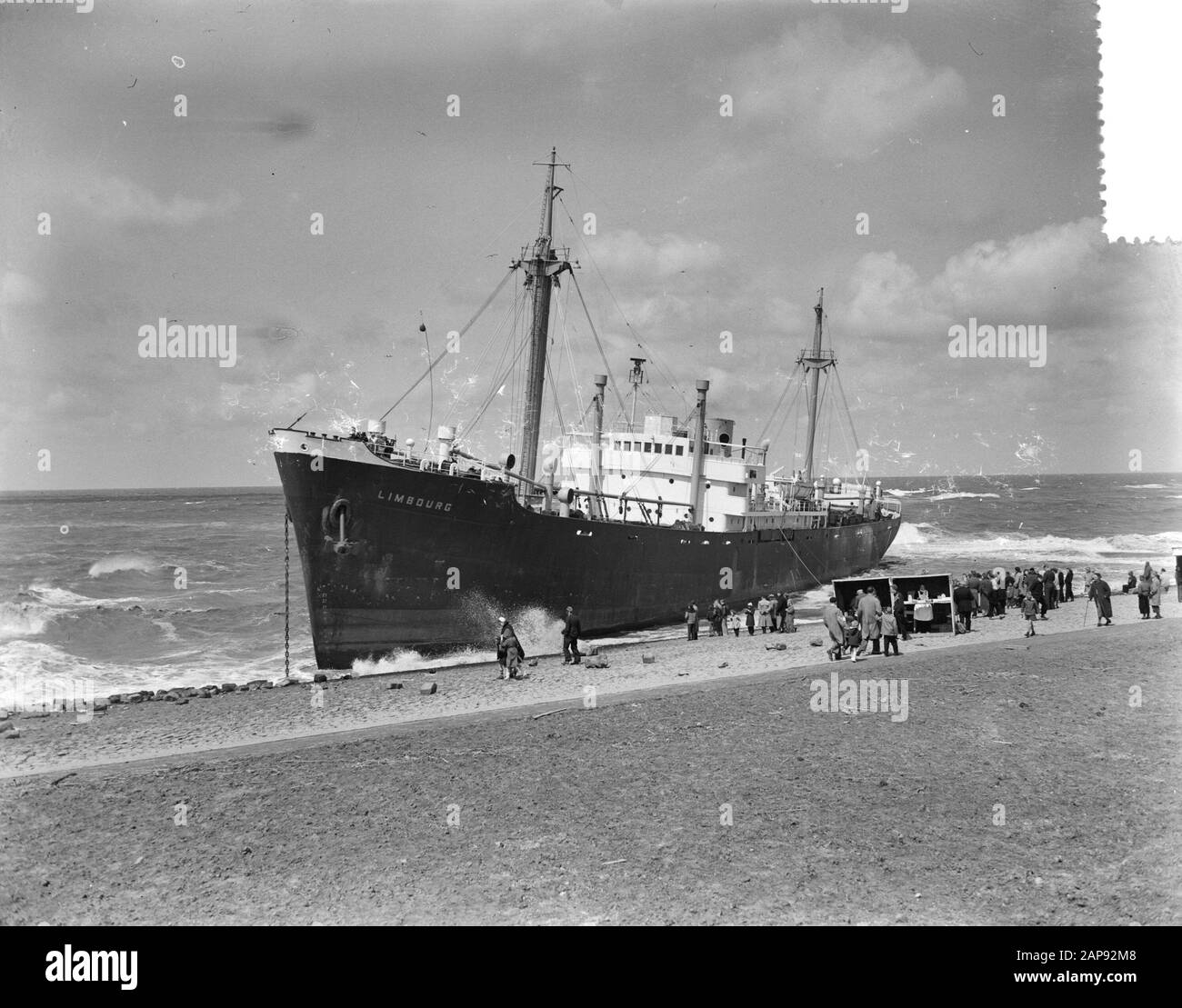 Belgian Ms. Limbourg op Hondsbont Seawering at Petten Date: 19 May 1955 ...