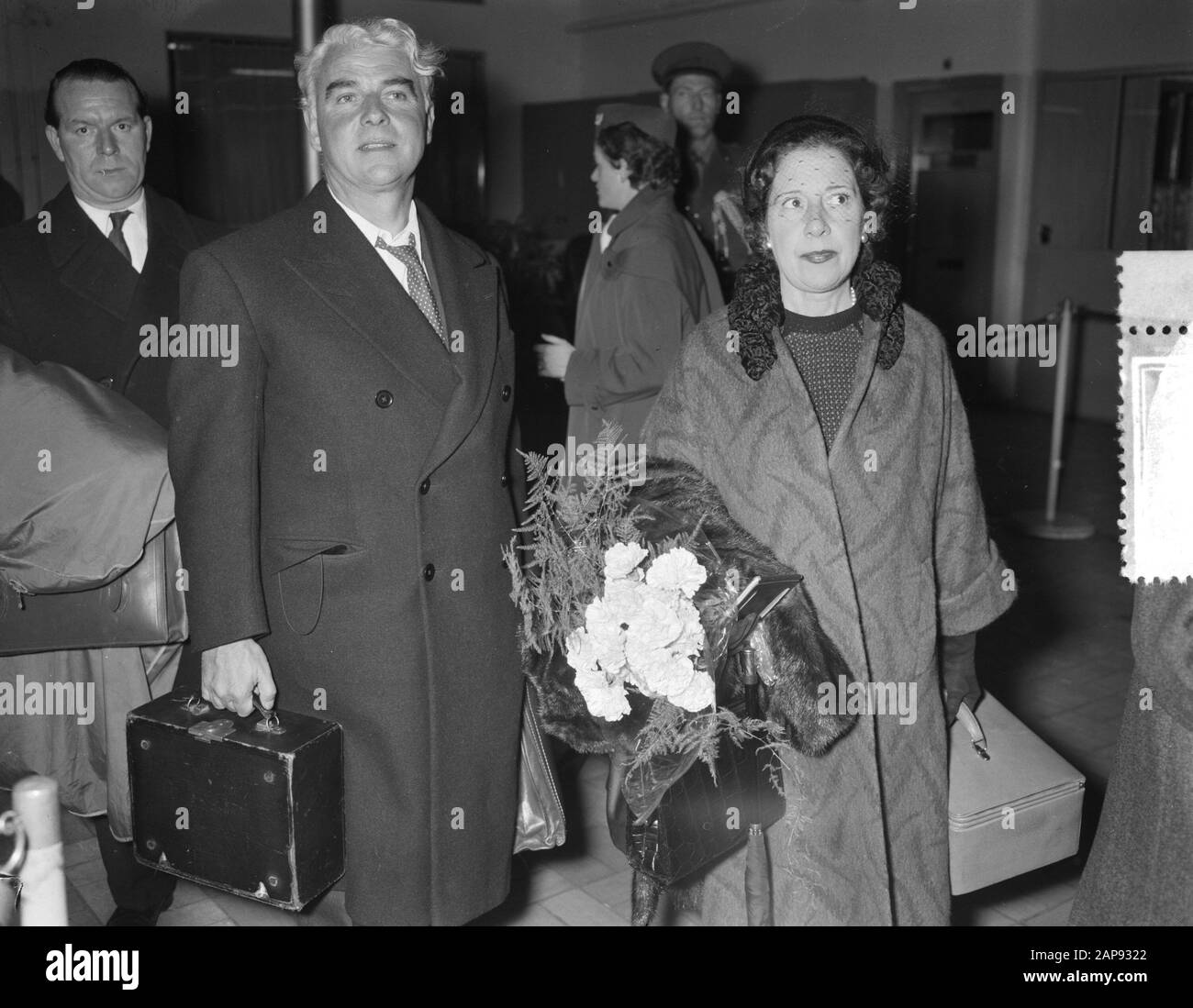 Emlyn williams as charles dickens hi-res stock photography and images ...