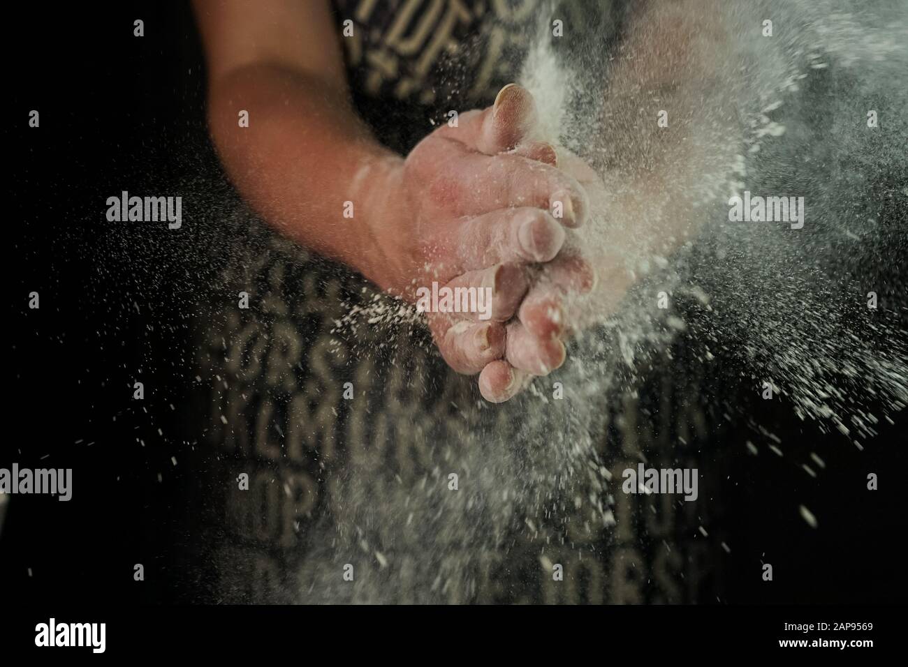 women's hands sift the flour Stock Photo - Alamy