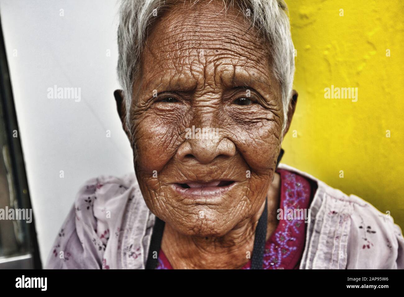 Old Filipino Lady High Resolution Stock Photography and Images - Alamy