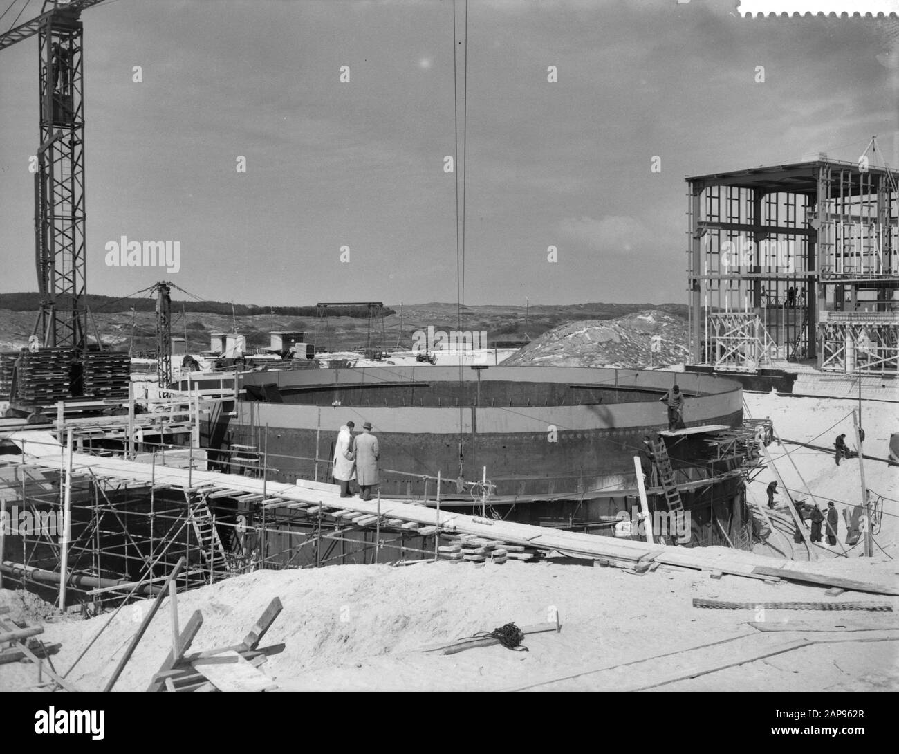 Construction of nuclear reactor at Petten Date: 15 april 1958 Location ...