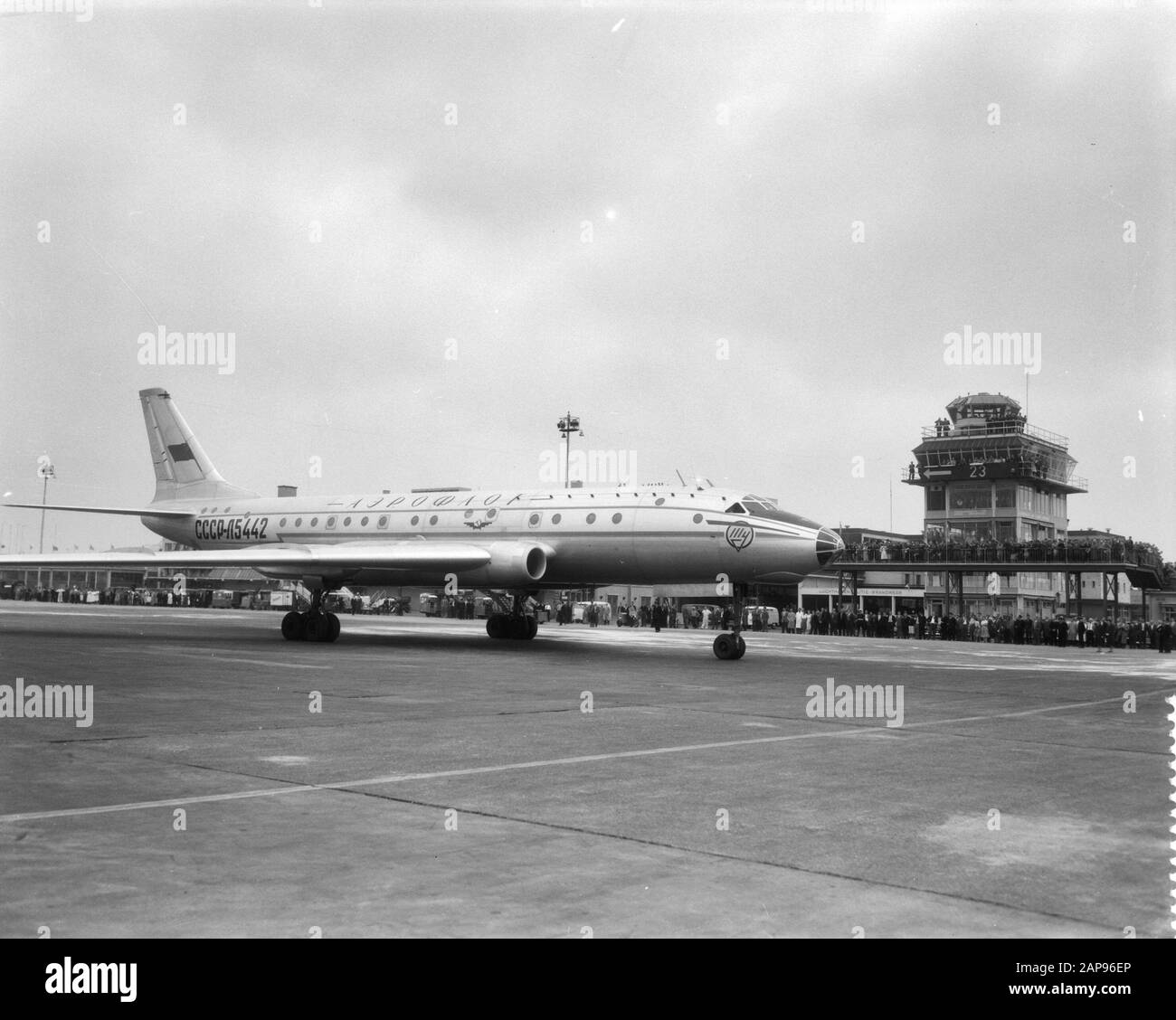 Arrival Russian jet aircraft at Schiphol Date: July 7, 1958 Keywords ...
