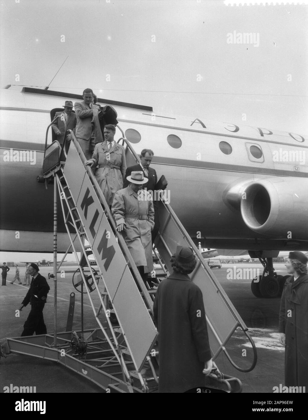 Arrival Russian jet aircraft at Schiphol Russian pilot photographs Date ...