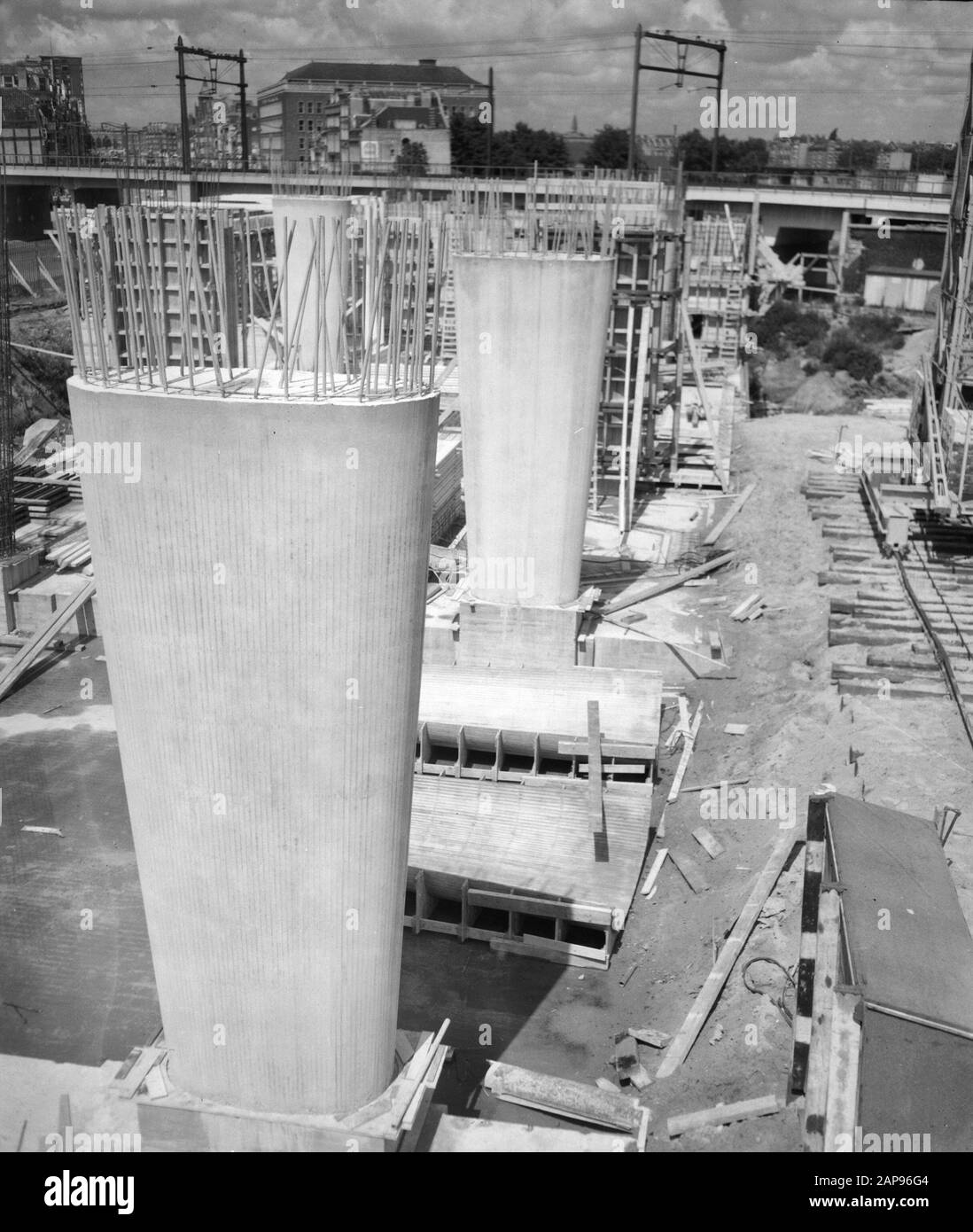 Shelltankers office hi-res stock photography and images - Alamy