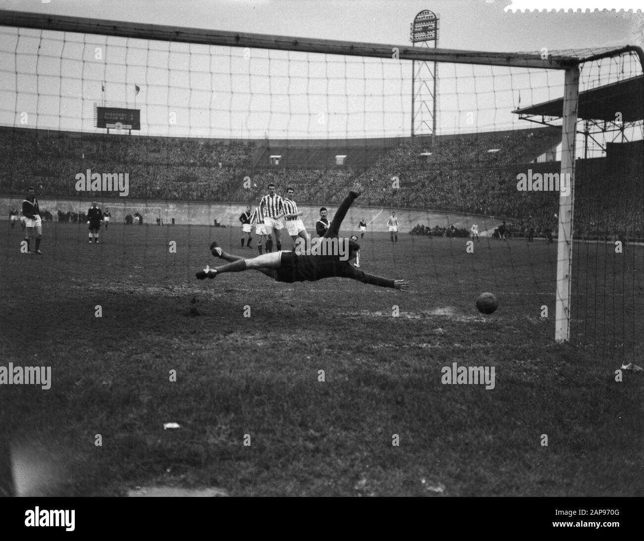 Goal scoring moments hi-res stock photography and images - Alamy