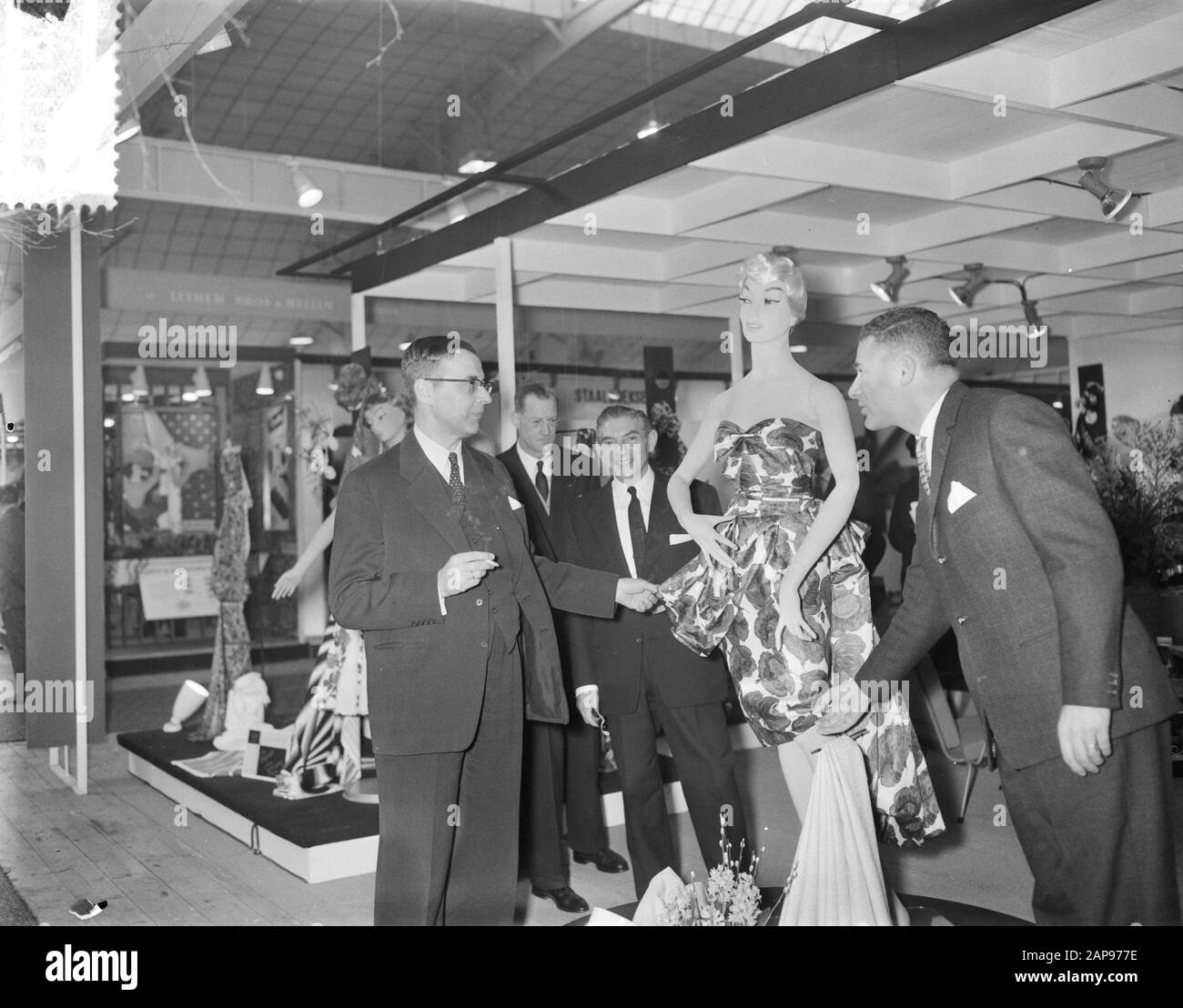 Mayor Van Hall opens the ninth textile fair in the RAI Building Date ...