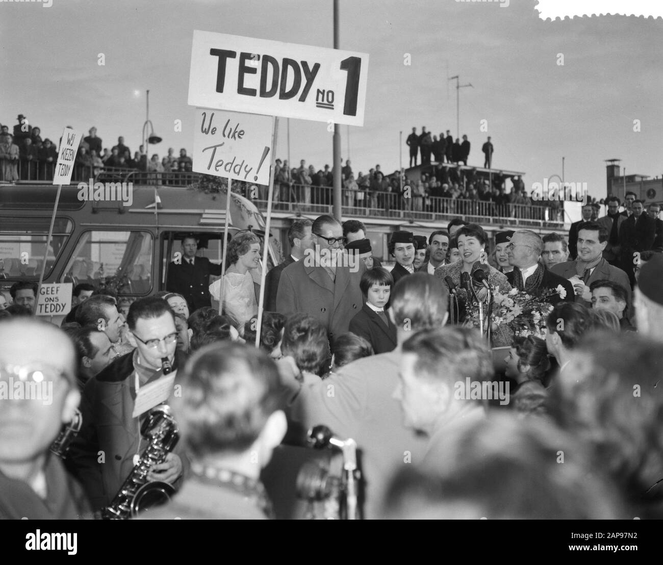 Winner eurovision hi-res stock photography and images - Alamy