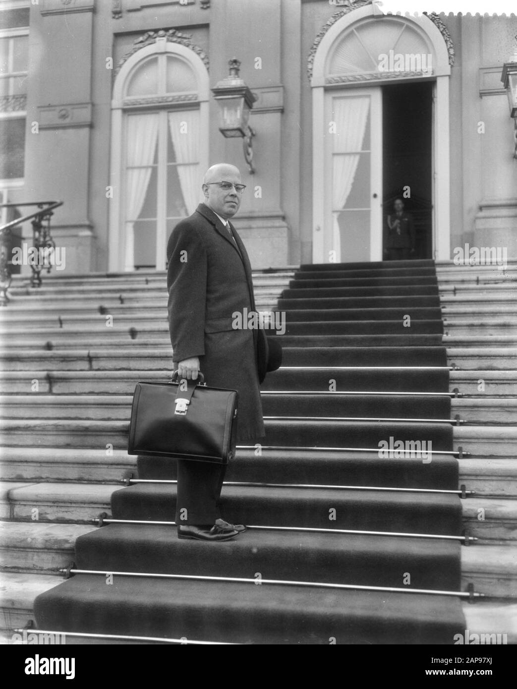 De informateur, professor dr. L.J.M. Beel, Queen Juliana reports at ...