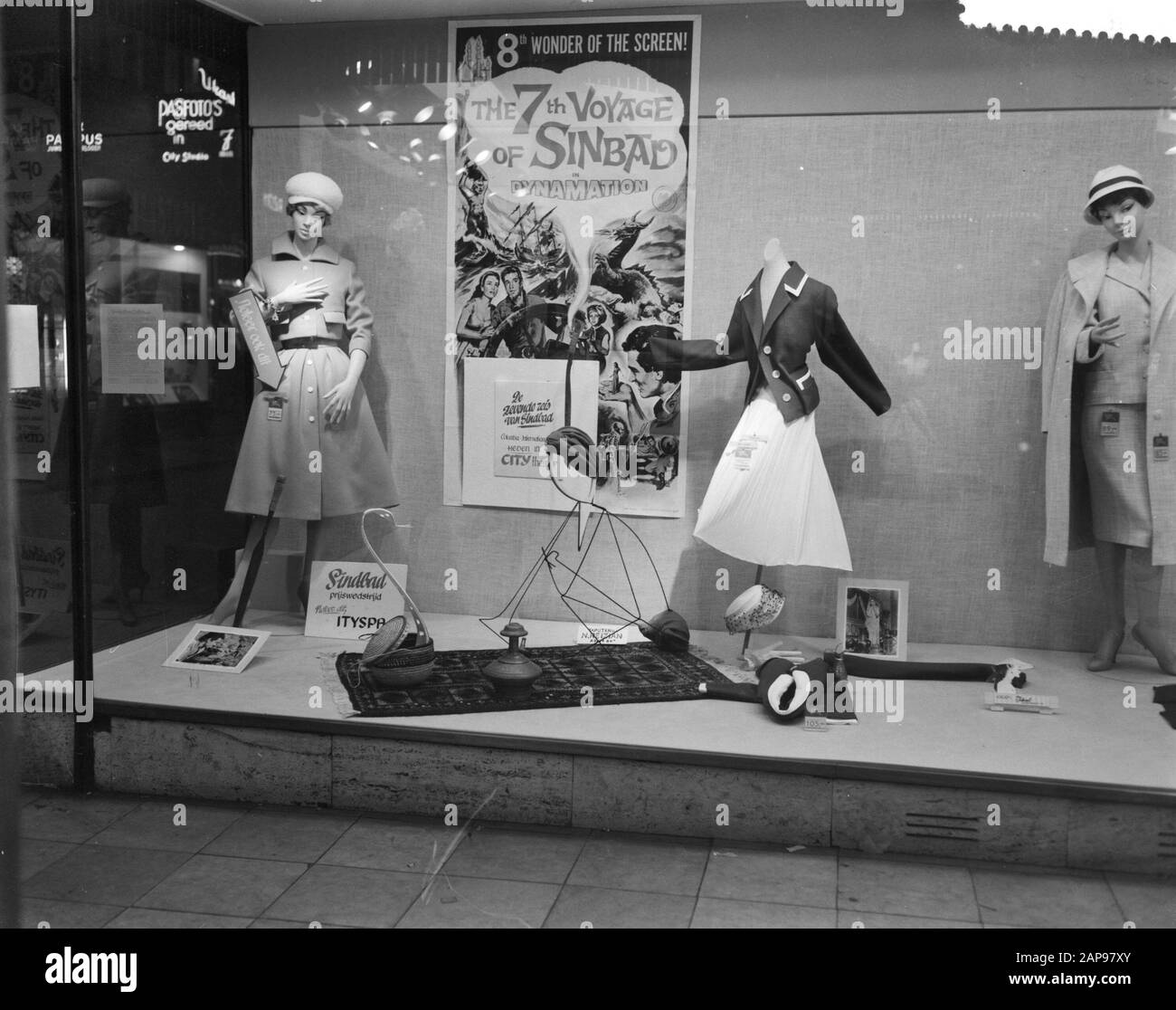 1950s display window hi-res stock photography and images - Alamy