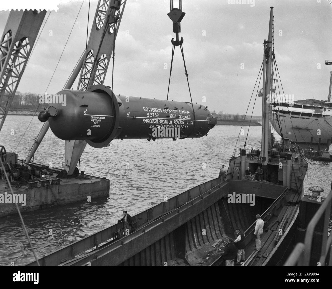 Hoisting on board a 15m long reactor of 100ton Date: 7 April 1959 Stock ...