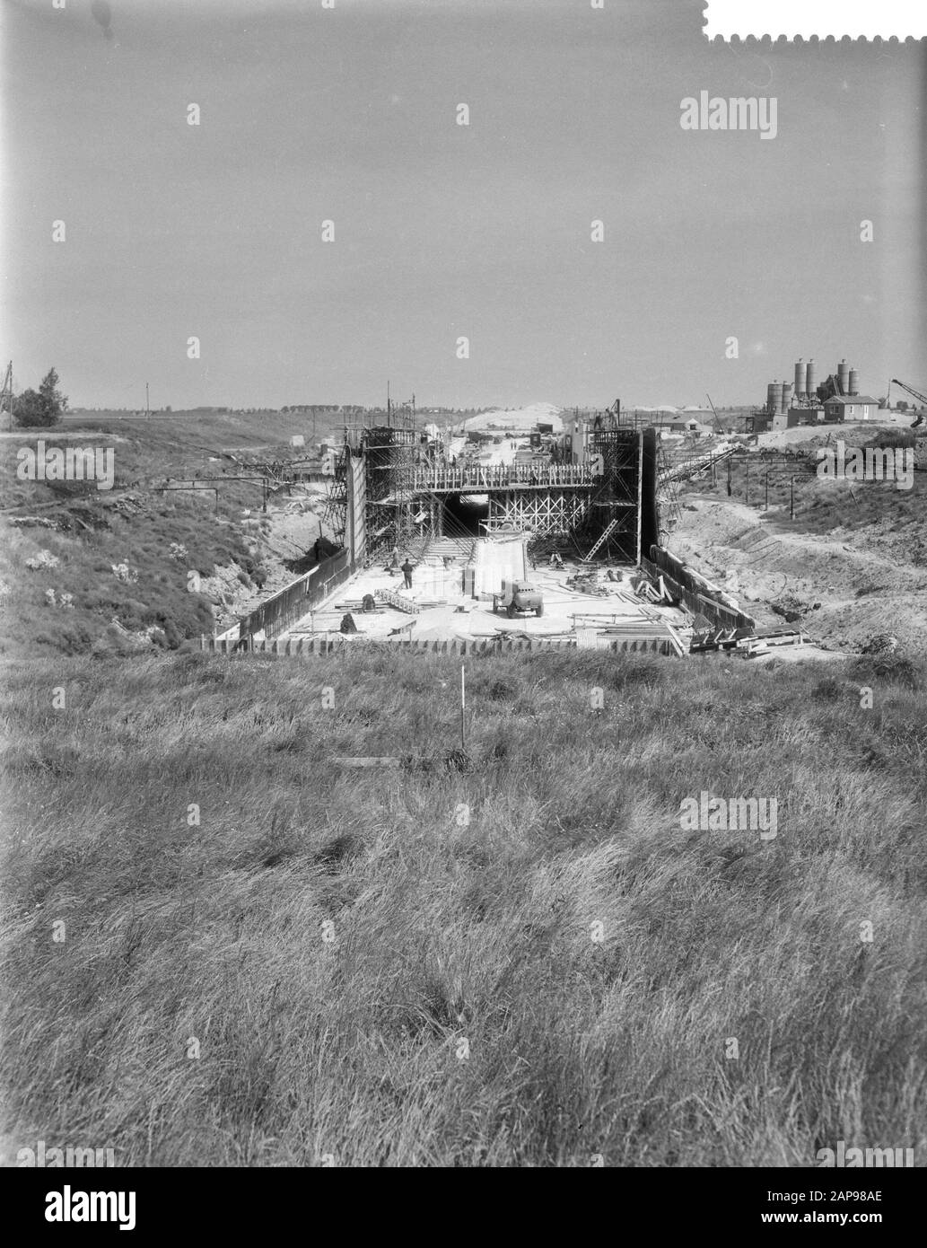 Construction aqueduct at Roelofsarendsveen in de new weg Rotterdam ...