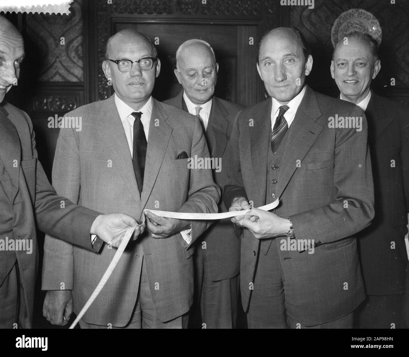 Shares of the Royal Textile Factory. Van Heek in Enschede listed on the ...