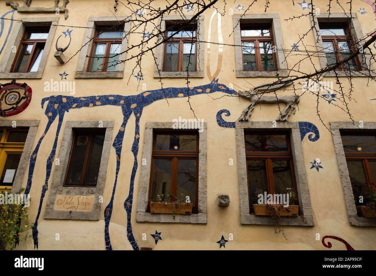 ANIMAL BUILDING FORM DREDA Stock Photo - Alamy