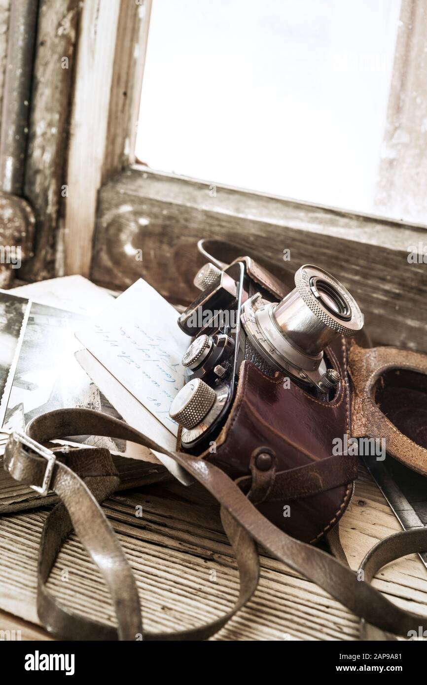 vintage still life with camera Stock Photo - Alamy