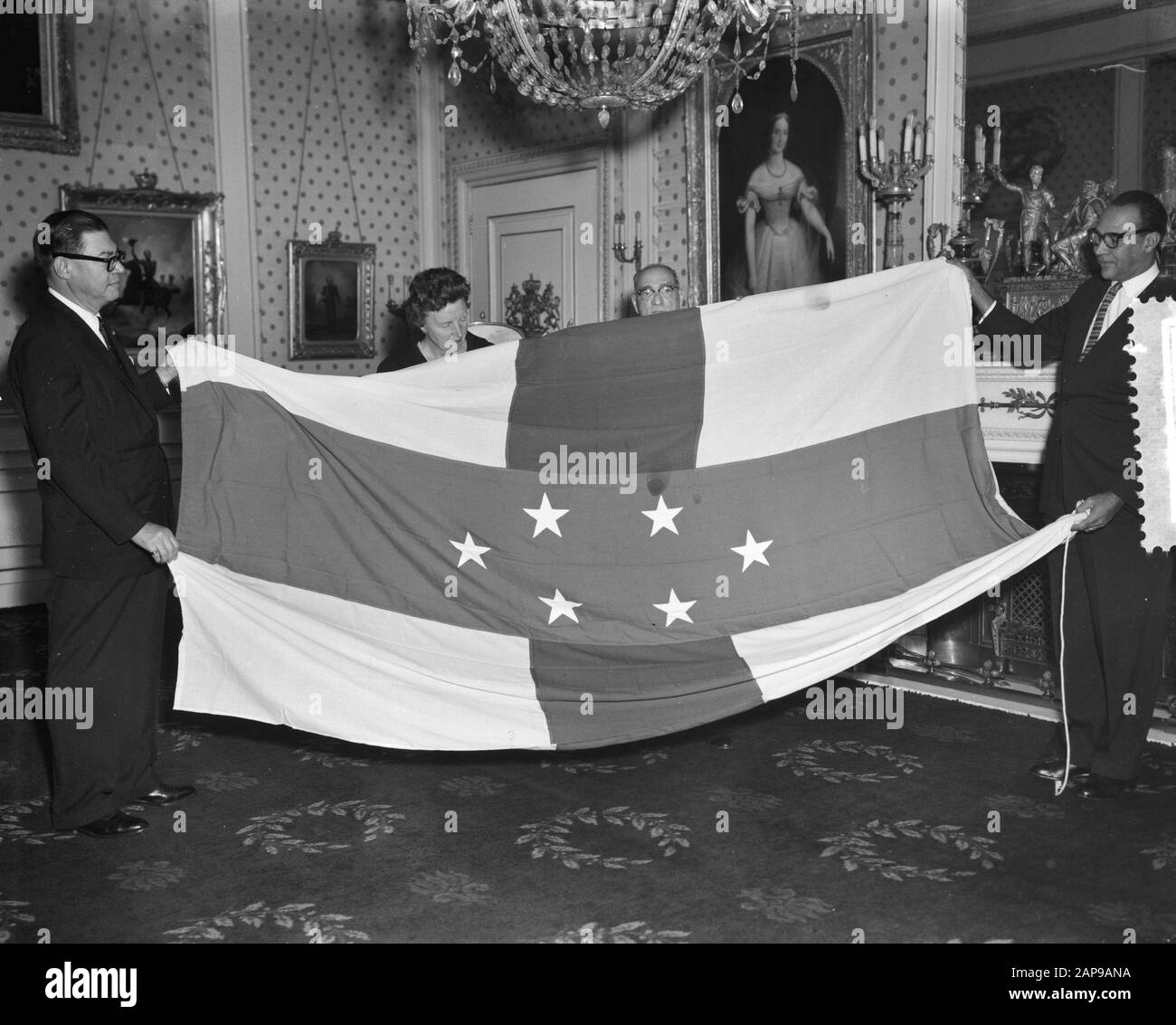 Offer new flag Antilles to the Queen Date: 4 December 1959 Keywords ...