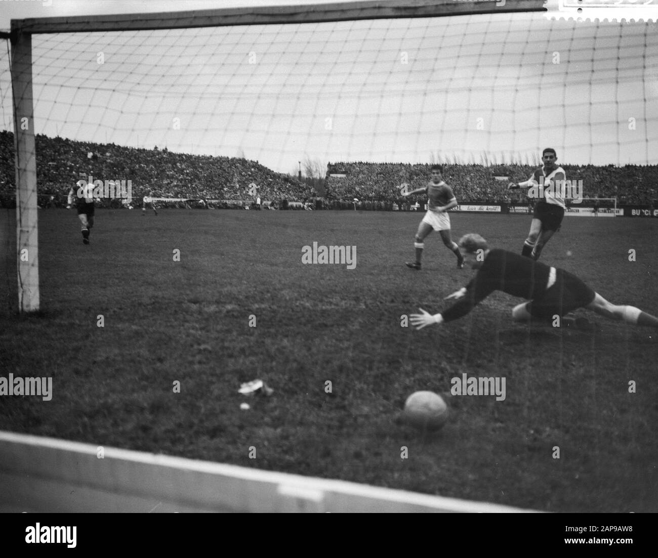 Temming shoots hi-res stock photography and images - Alamy