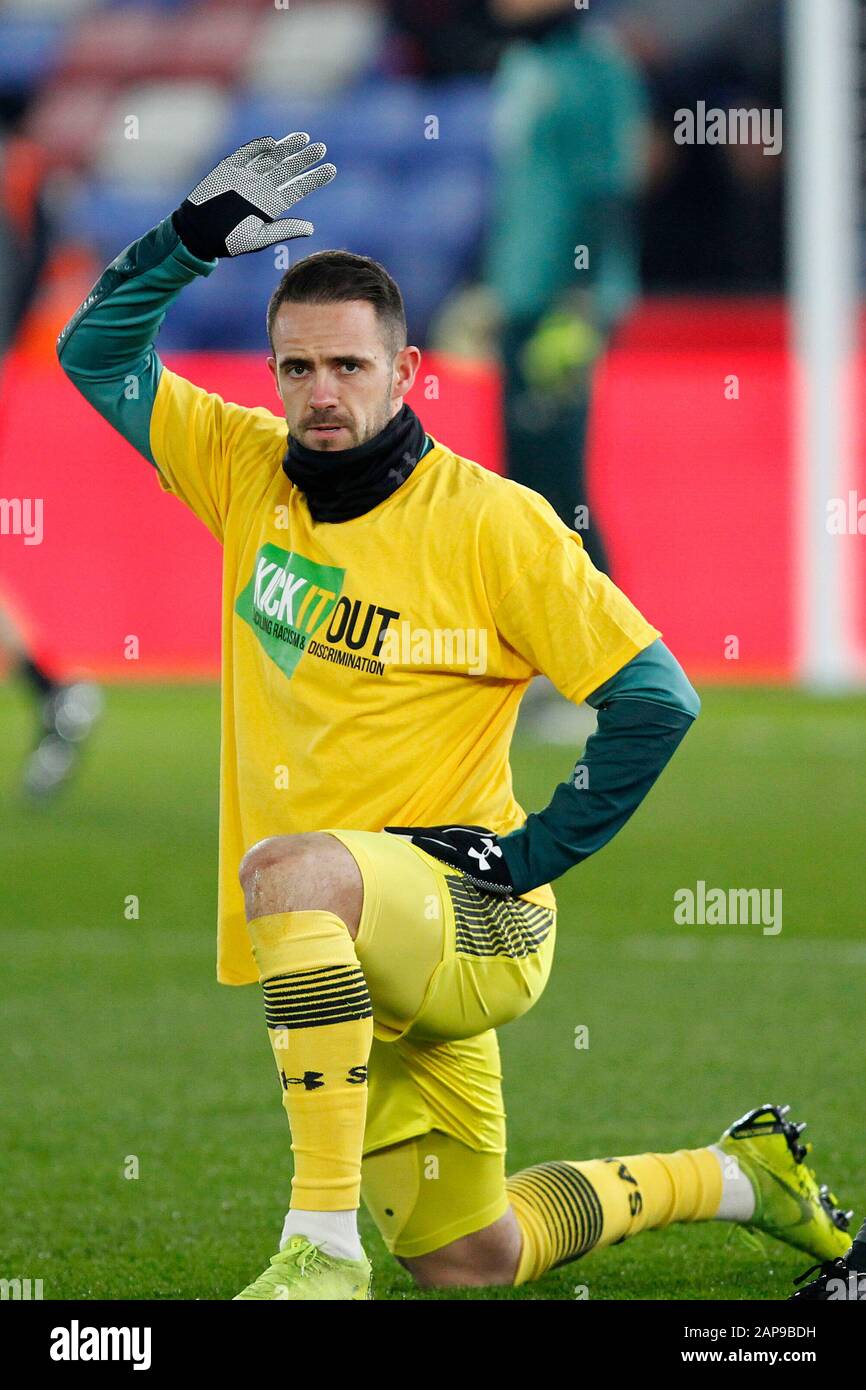 London, UK. 21st Jan, 2020. Danny Ings of Southampton warms up during ...