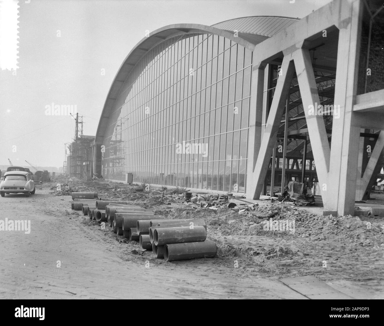 Construction of the new RAI on the Europaplein, the/ front side of the ...