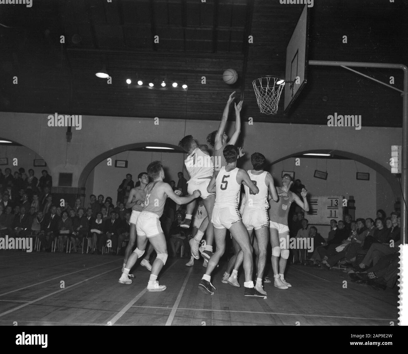 Basketball match Netherlands against Denmark at Haarlem Date: 31 ...