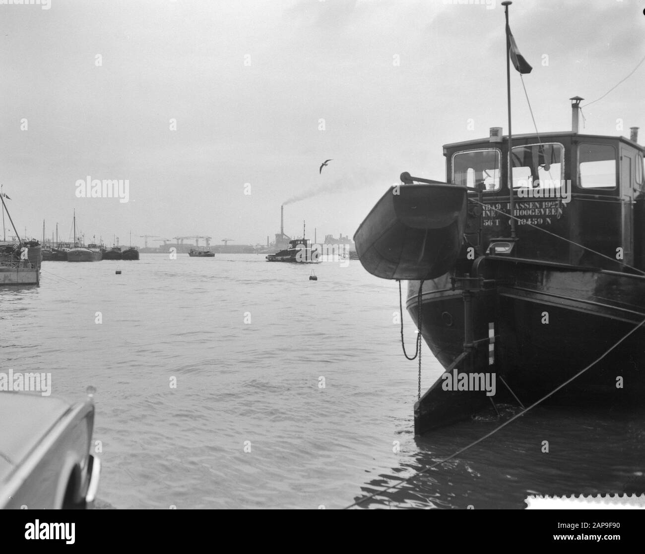 Ship in dock 27 Black and White Stock Photos & Images - Alamy