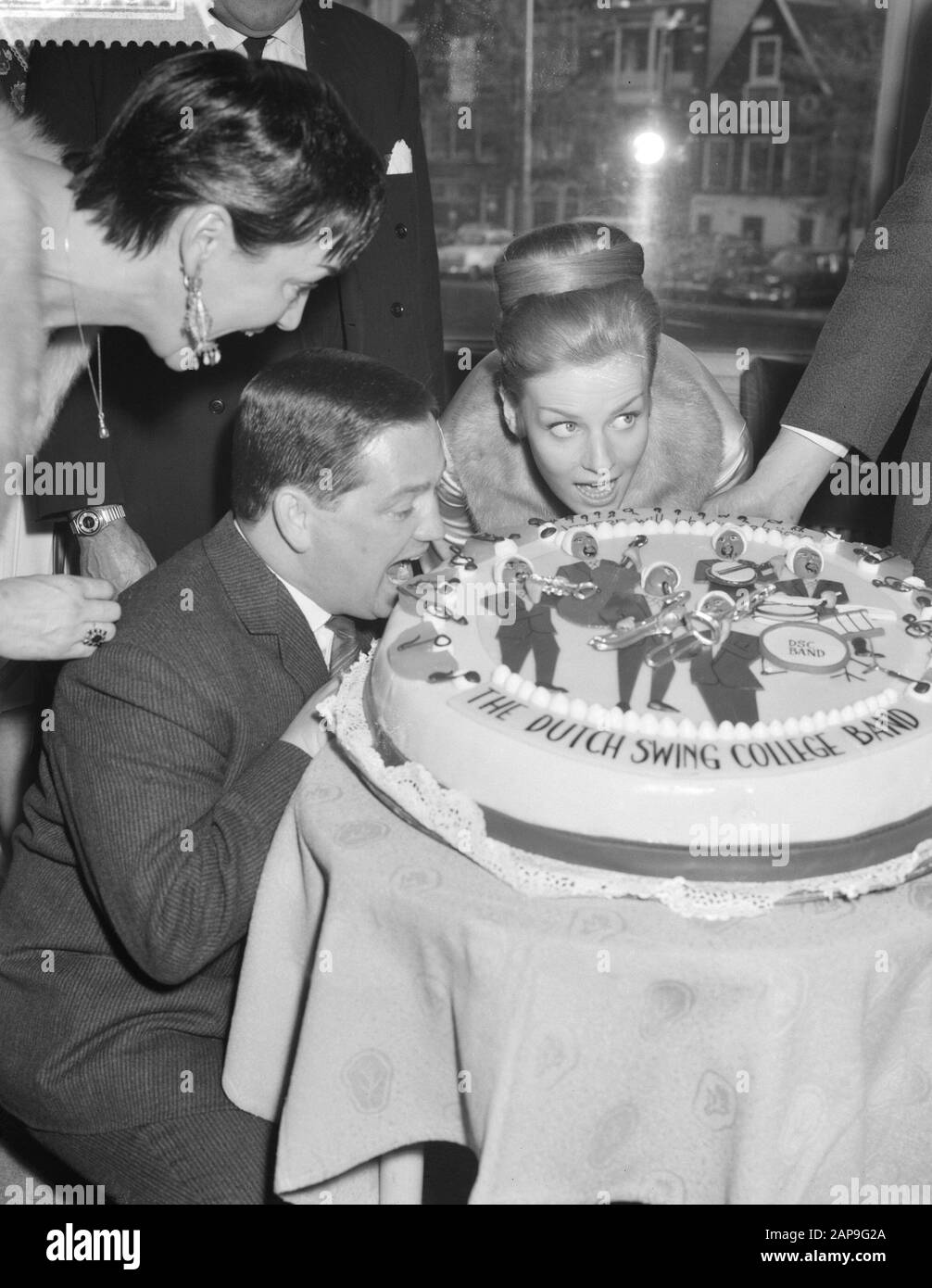 Arrivals airport and greeting Black and White Stock Photos & Images - Alamy