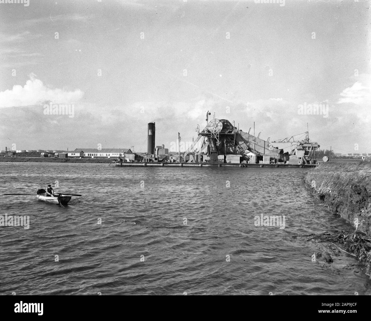 Dredging works for Coentunnel. Overview Date: October 25, 1961 Keywords ...