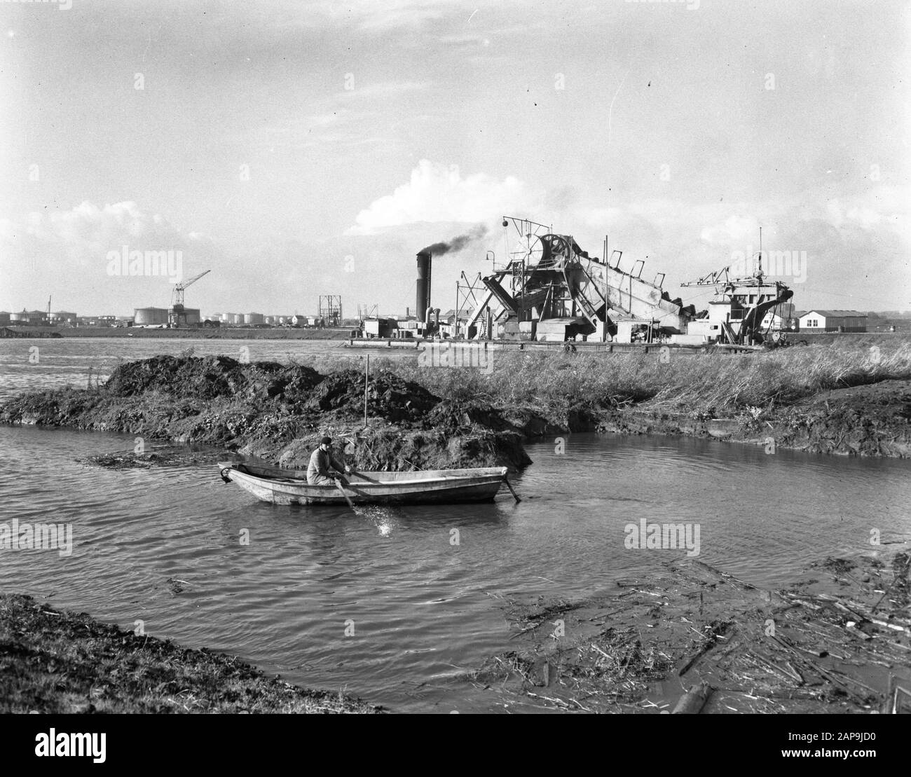 Dredging works for Coentunnel. Overview Date: October 25, 1961 Keywords ...