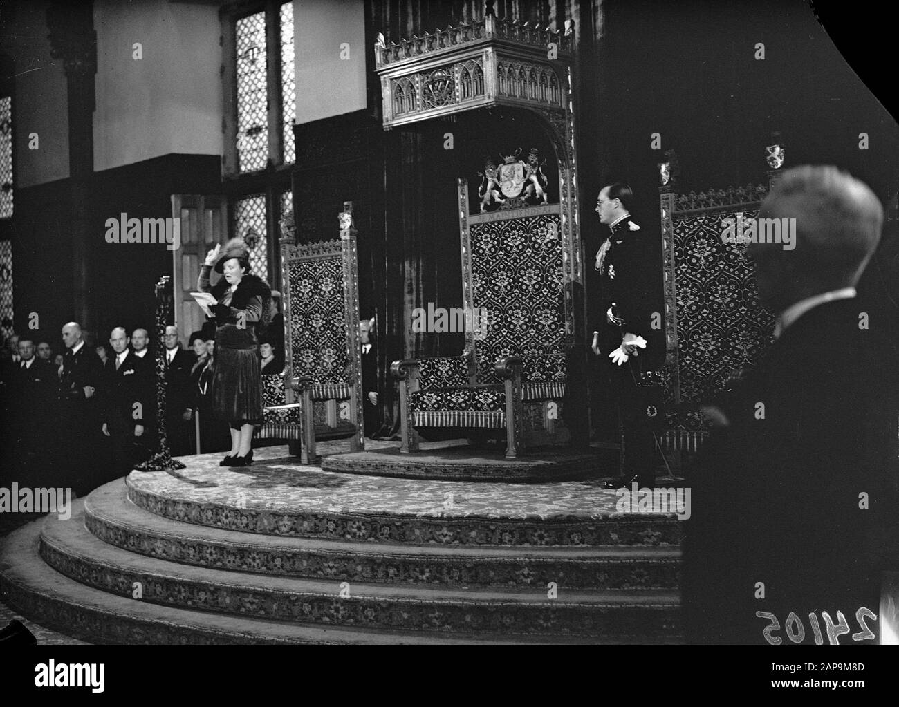 Oath taking hi-res stock photography and images - Alamy