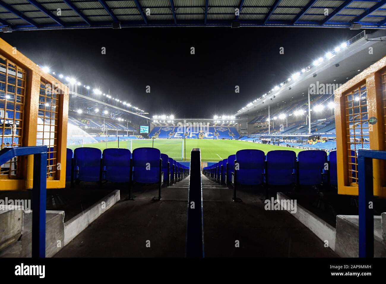 Goodison park premier league view hi-res stock photography and images ...