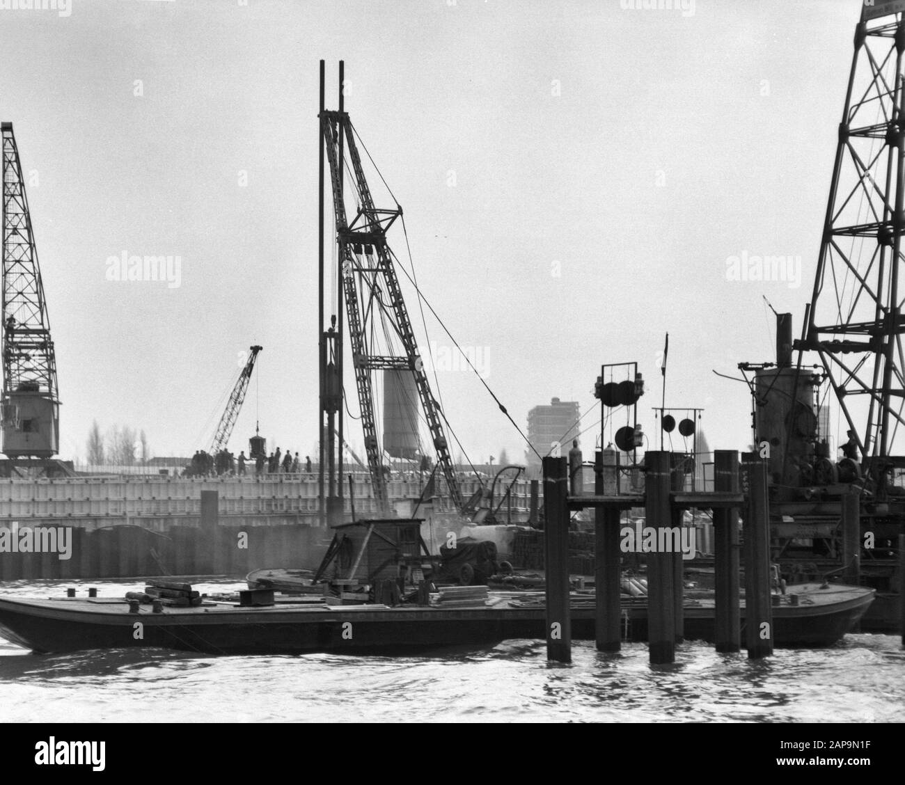 Construction largest bridge of our country at Brienenoord Date: March ...