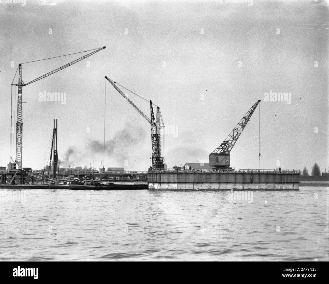 Construction largest bridge of our country at Brienenoord Date: March ...