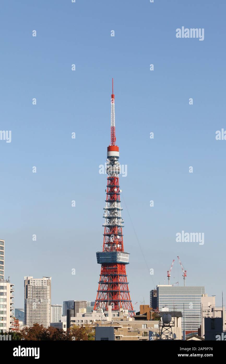 Blue sky tokyo hi-res stock photography and images - Alamy