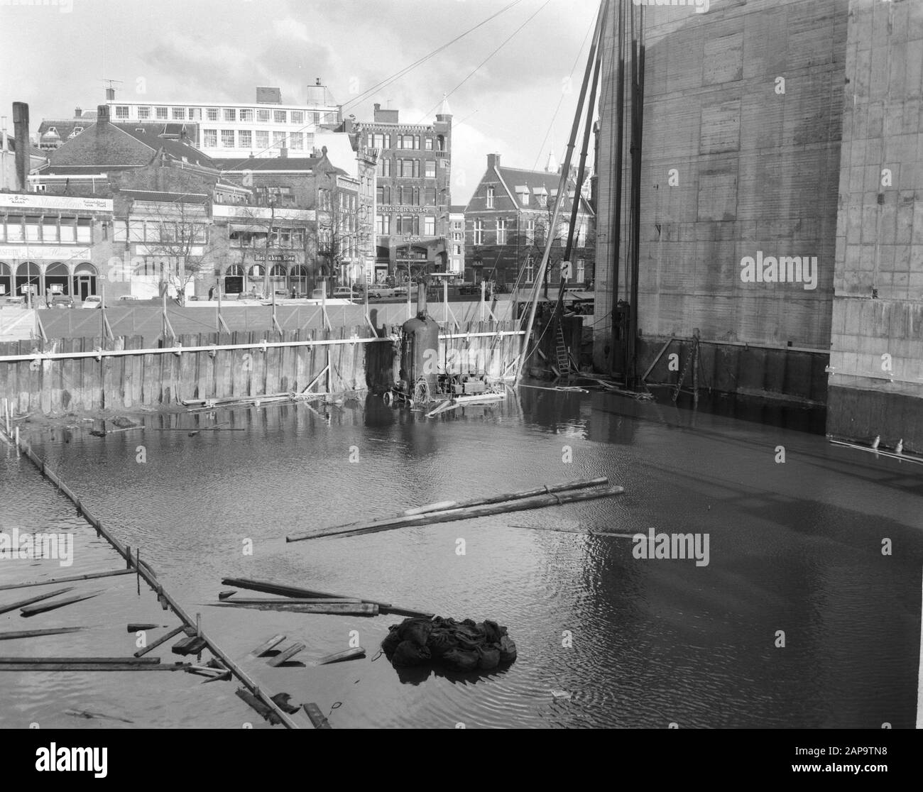 Construction pit on Singel flooded Date: November 20, 1963 Keywords ...