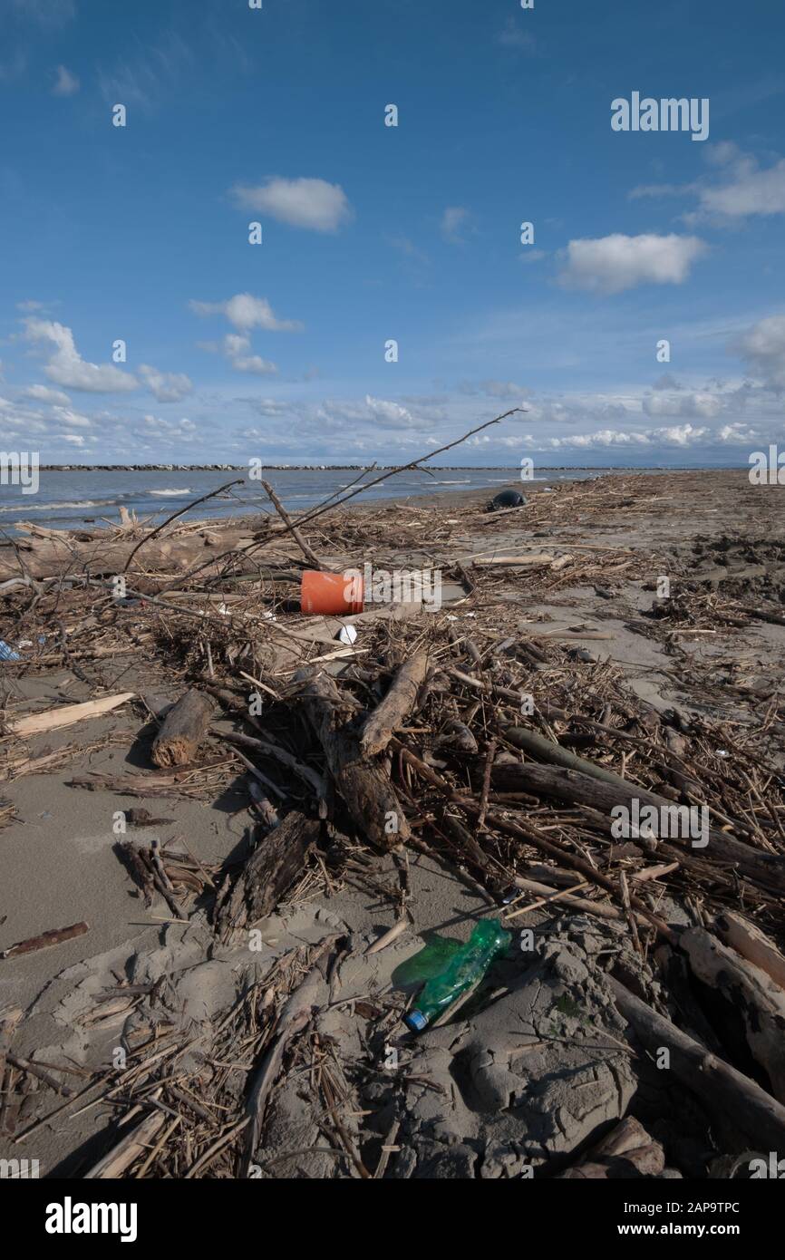 Pollution on the beach hi-res stock photography and images - Alamy
