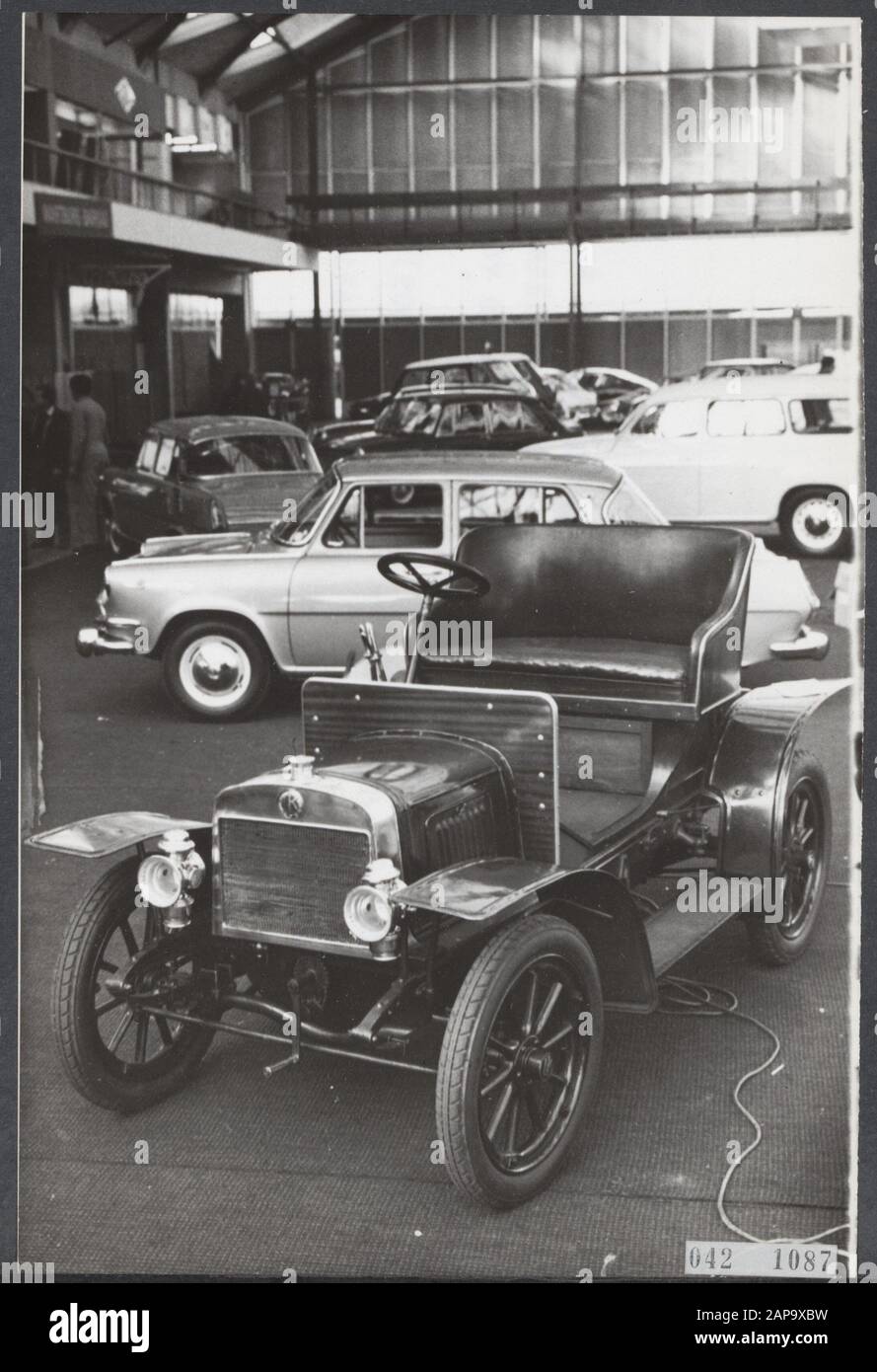 cars, oldtimers Date: February 16, 1965 Keywords: cars Person name ...