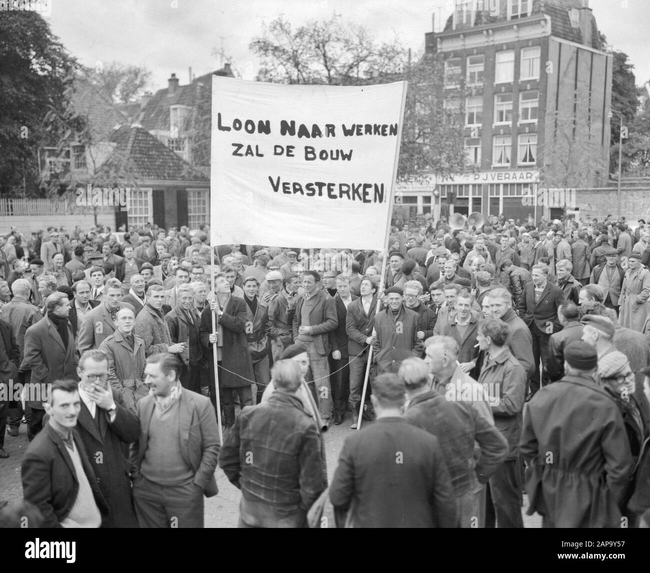 Construction workers demonstrate Black and White Stock Photos & Images ...