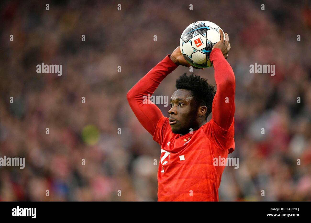 Throw in soccer hi-res stock photography and images - Alamy