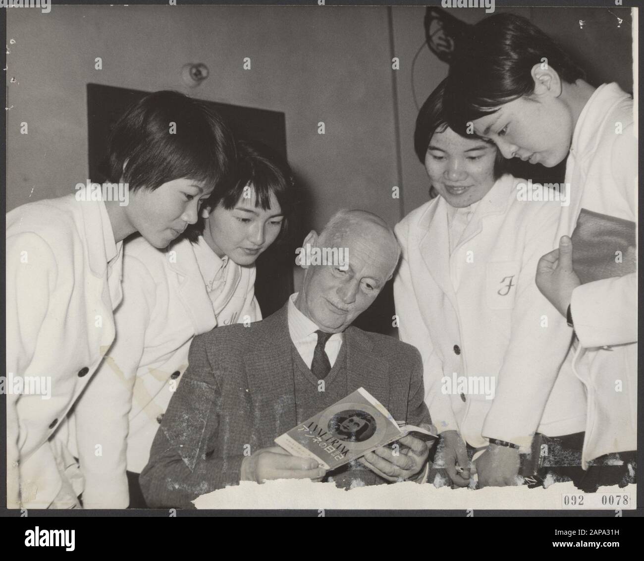 books, persecutions of the Jews, girls, visitors, Ito, Kazuko, Nakajo ...