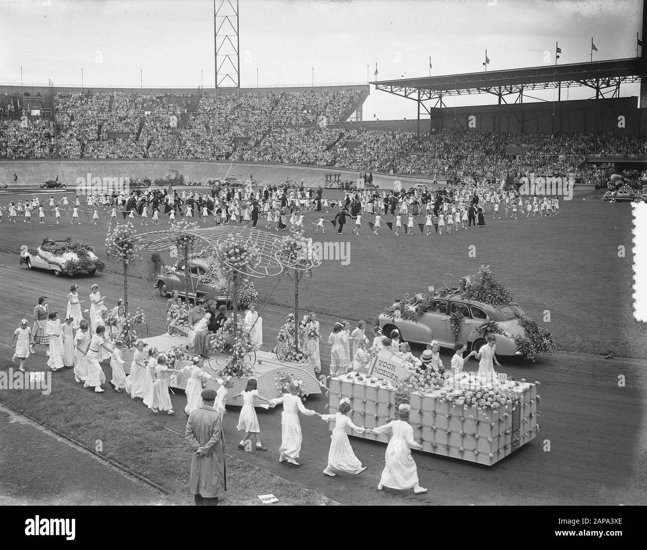 Bloemencorso Stadion Amsterdam Date: September 6, 1952 Location ...