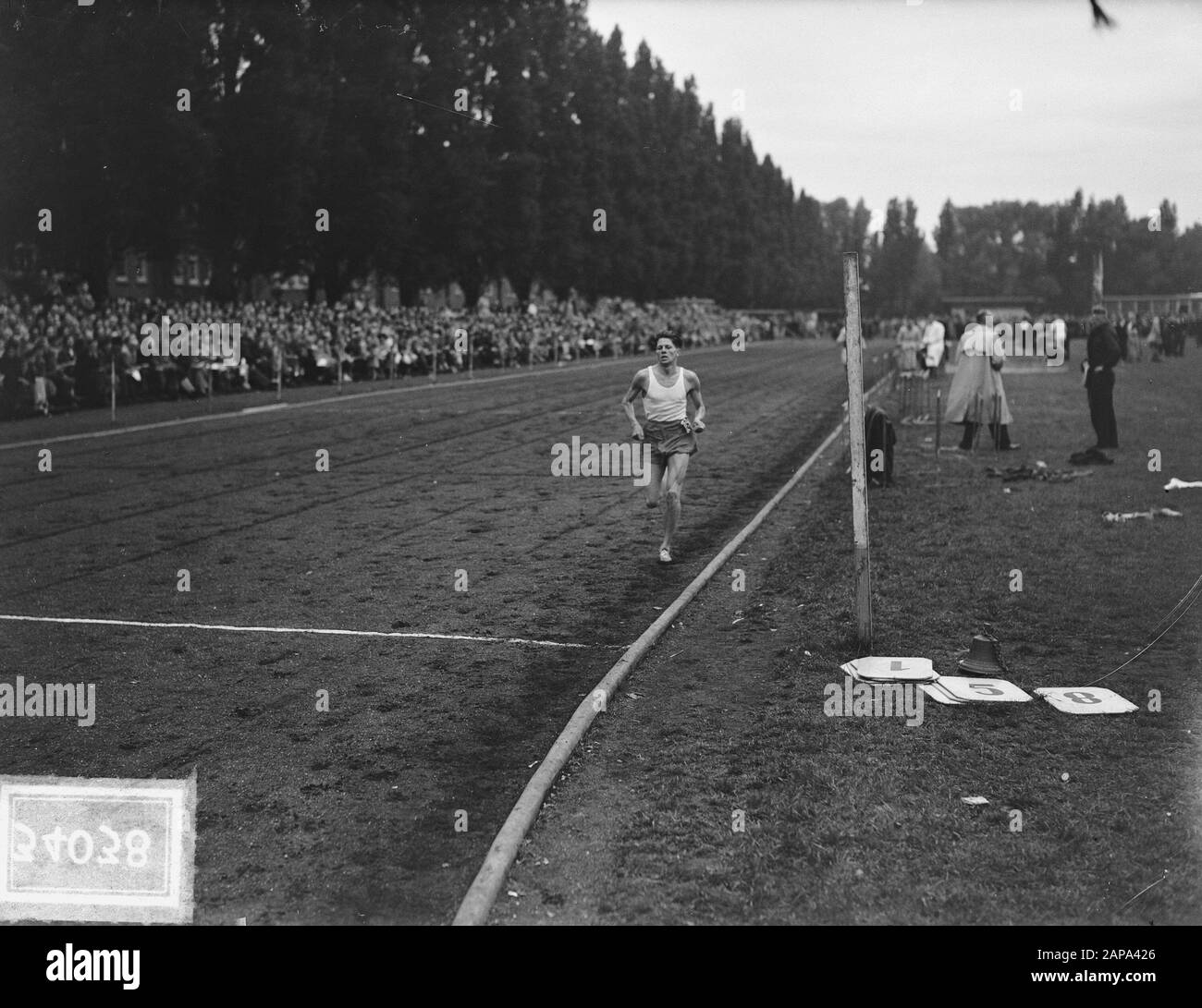 Cinder running track Black and White Stock Photos & Images - Alamy